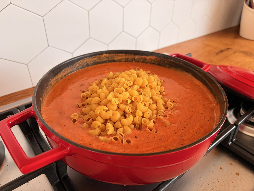 Paste cu sos de carne tip bolognese – reteta rapida intr-o singura ...