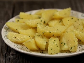 New Potatoes with Salt and Vinegar - e-Retete