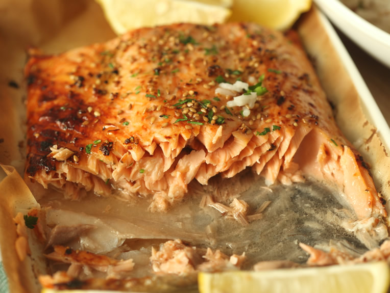 File intreg de somon la cuptor