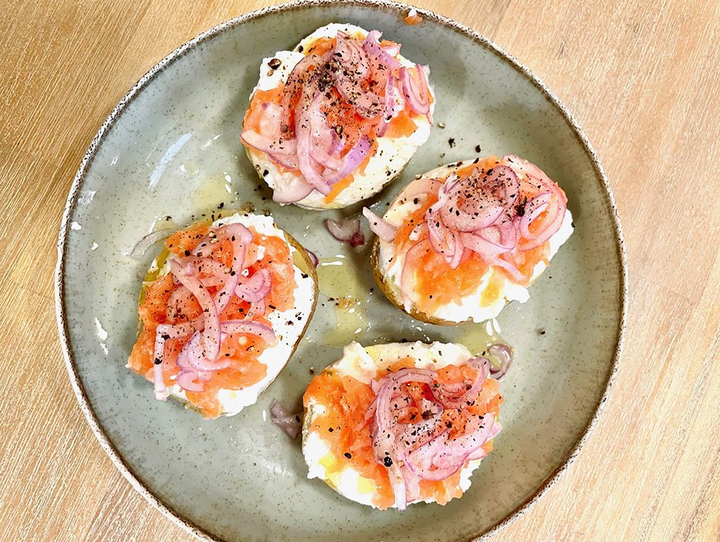 Patatas asadas con ricotta y salmón ahumado - e-Retete