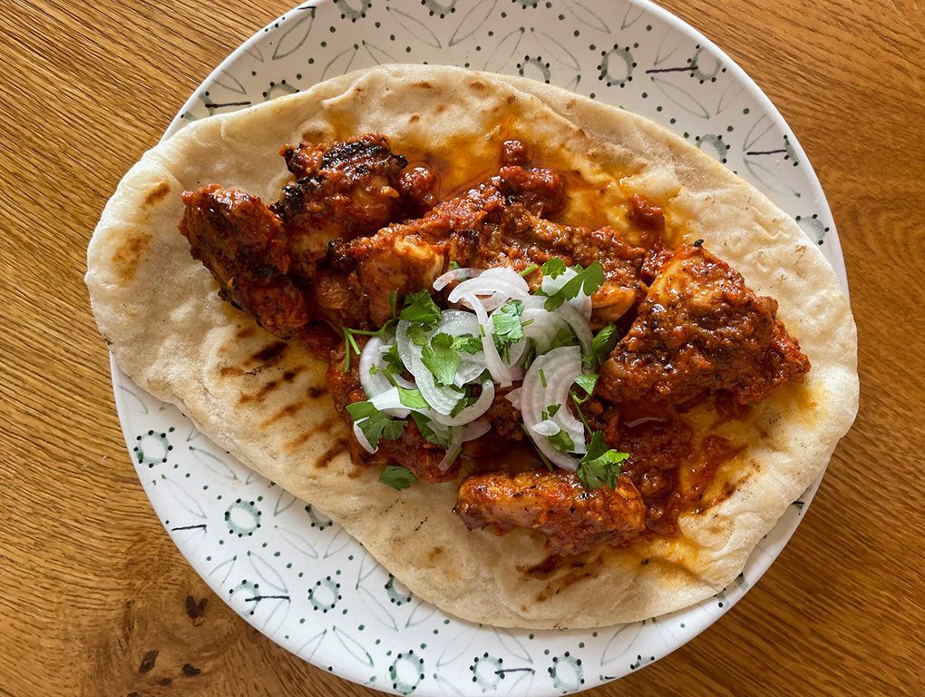 Pulpe de pui la gratar in sos curry - e-Retete