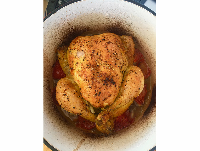 Pui la cuptor cu sos cremos de legume