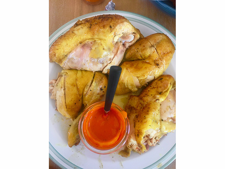 Pui la cuptor cu sos cremos de legume