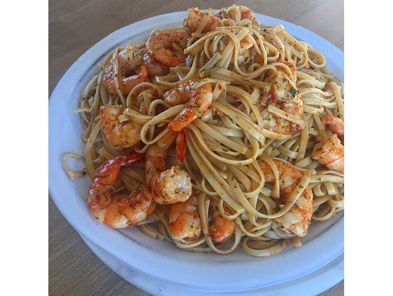 Creveti la cuptor cu unt, usturoi si patrunjel