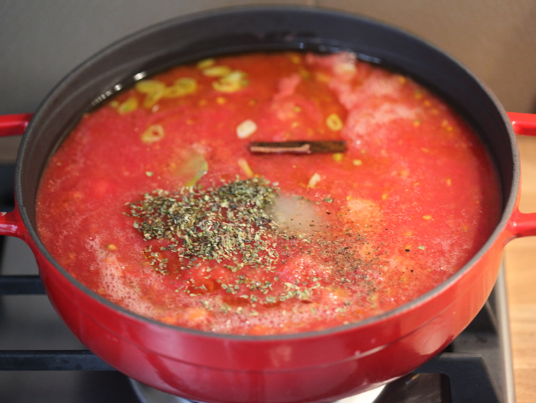 Sos de rosii in stil grecesc