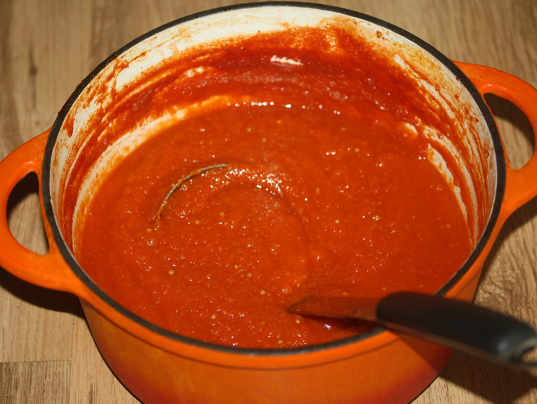 Sos de rosii dulce-acrisor